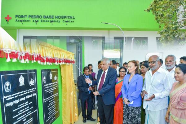 பருத்தித்துறை ஆதார வைத்தியசாலையில் புதிய கட்டடத்தை திறந்து வைத்த அதிபர் ...