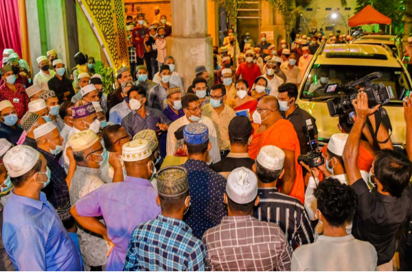 ඥානසාර හිමියන්ට මුස්ලිම් ජනතාවගෙන් අදහාගත නොහැකි ප්‍රතිචාරයක්…සිදුවූ දේ ...