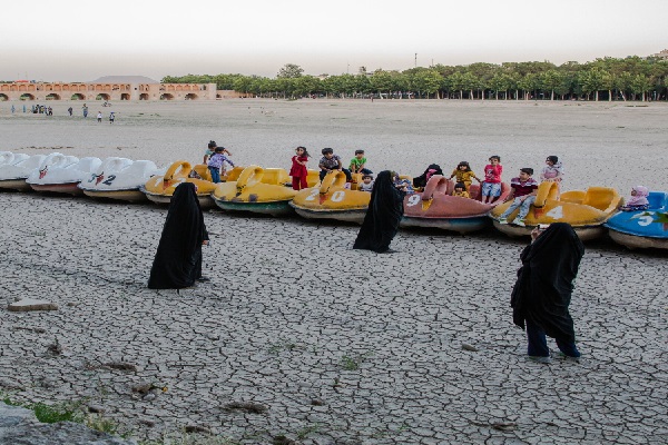 ஈரானை வாட்டும் வெப்பம் - அரசு அறிவித்துள்ள பொதுவிடுமுறை - ஐபிசி தமிழ்