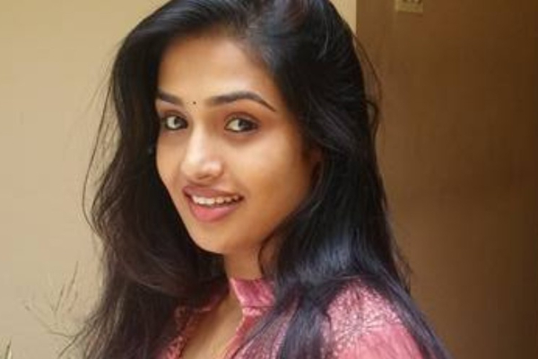 வள்ளி சீரியல் நடிகையின் கணவரை பார்த்துள்ளீர்களா - என்னது அவரும் ஒரு ...