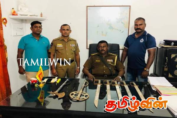 யாழில் மறைத்து வைக்கப்பட்டிருந்த கூரிய ஆயுதங்கள் மீட்பு - தமிழ்வின்