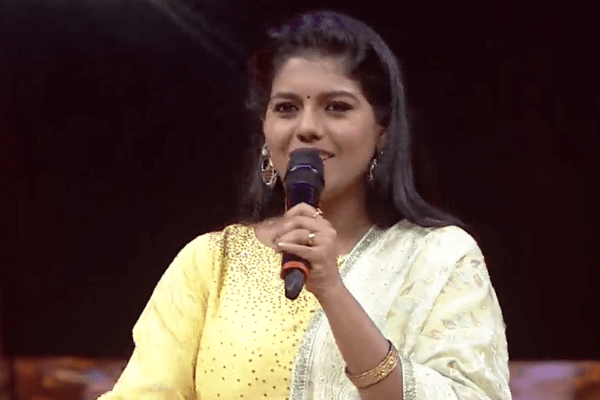 சூப்பர் சிங்கர் ரோஷினிக்கு இவ்வளவு பெரிய மகளா - அட, நீங்களே பாருங்க ...
