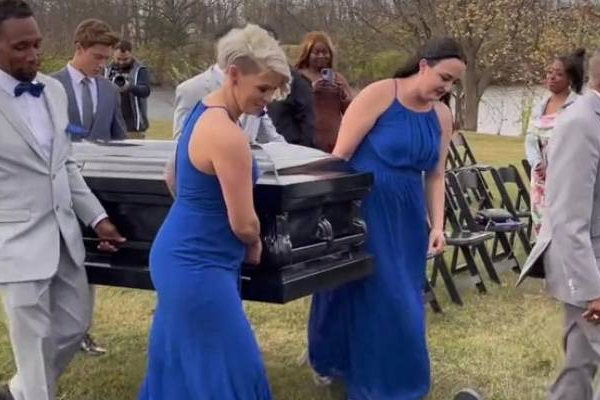 சவப்பெட்டியிலிருந்து திடீரென எழுந்த மணமகன் - அதிர்ச்சியில் உறவினர்கள் ...