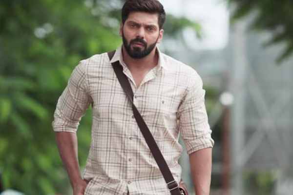 நடிகர் ஆர்யாவின் அப்பாவை பார்த்துள்ளீர்களா?