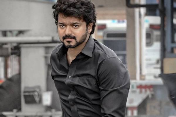 இயக்குனரால் பெரிய கும்பிடு போட காத்திருக்கும் விஜய்.. வாரிசு டீமால் ...