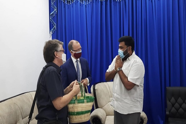 கனடா நாட்டு உயர்ஸ்தானிகர் அங்கஜன் இராமநாதனை சந்தித்தார் - தமிழ்வின்