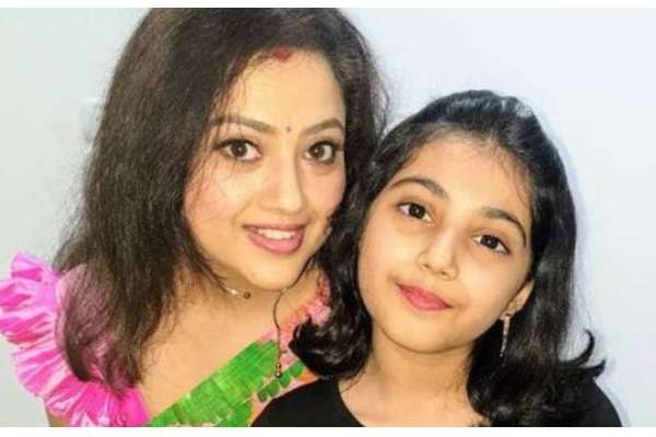 நடிகை மீனாவின் அம்மா, அப்பாவை பார்த்துள்ளீர்களா.. இதோ அவரின் குடும்ப ...