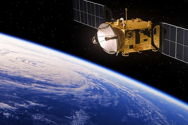 නාසා යැවූ චන්ද්‍රිකාවක් කඩා වැටෙයි - එමගින් විය හැකි තත්ත්වය ...