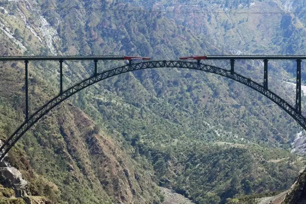 පැරිසියේ අයිෆල් කුළුණට වඩා උස ආසියාවේ උසම දුම්රිය පාලම ළඟදීම ජනතාවට ...