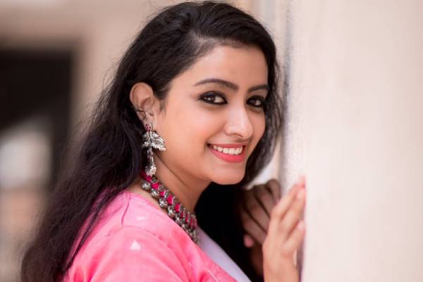 Actress Nisha Ganesh Back To Serials