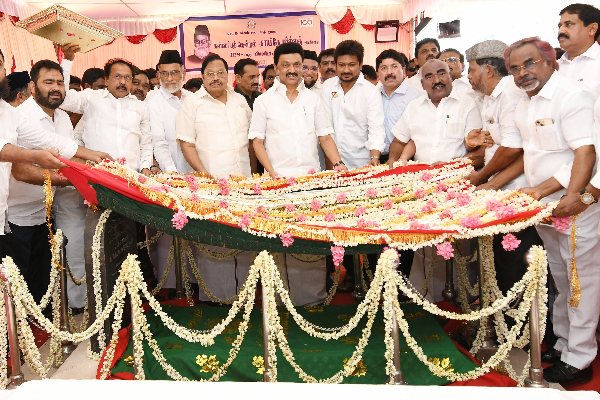 காயிதே மில்லத் பிறந்த நாளையொட்டி அவரது நினைவிடத்தில் முதலமைச்சர் மு.க ...