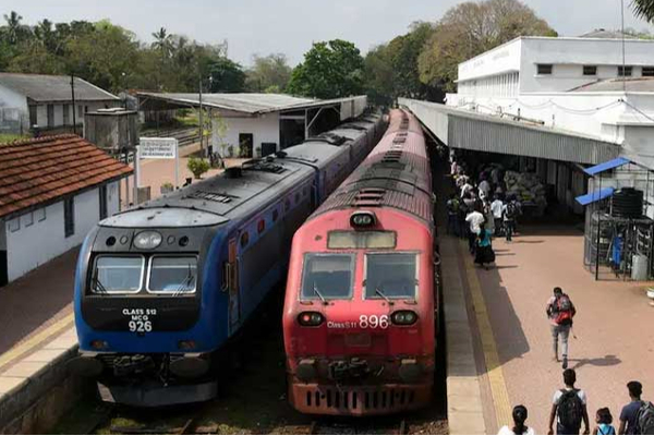 பண்டிகை காலத்தை முன்னிட்டு விசேட தொடருந்து சேவை: இலங்கை புகையிரத ...
