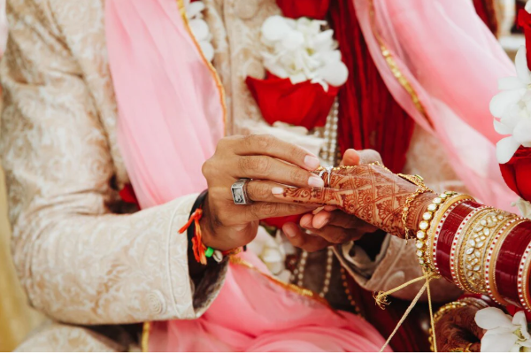 2 வருட காதல்; திருமணமான 24 மணி நேரத்தில் விவாகரத்து - என்ன காரணம் ...