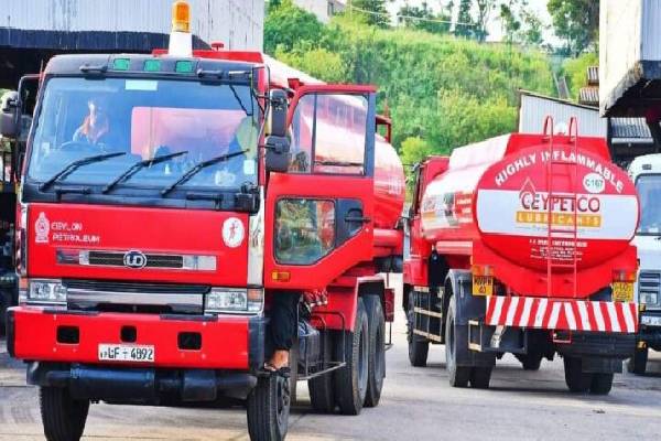 எரிபொருள் தட்டுப்பாட்டுக்கு தீர்வு - பௌசர் உரிமையாளர்கள் சங்கம் ...