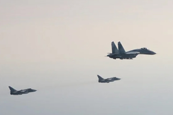 ஸ்வீடன் வான்வெளியில் அத்துமீறி நுழைந்து மிரட்டும் ரஷ்ய போர் விமானம் ...