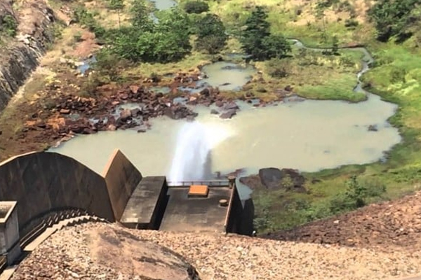 ජල විදුලි බලාගාරයක් හදිසියේම නවතියි. - ගගන