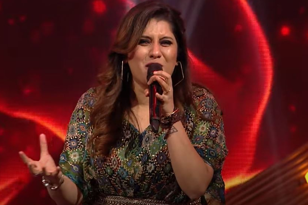 அதிரவிட்ட தொகுப்பாளினி பிரியங்கா! மிரண்டு ஓடி வந்த சூப்பர் சிங்கர் ...