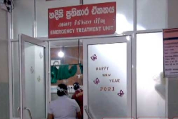 රෝහලක හදිසි ප්‍රතිකාර ඒකකයේ වෛද්‍යවරුන් පිරිසකට කොවිඩ් - ගගන