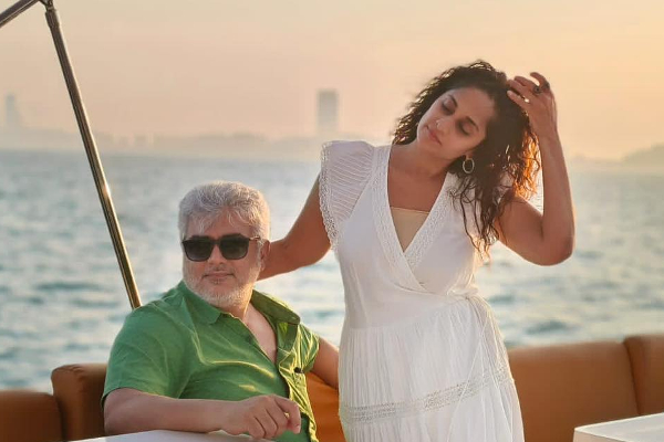 நடிகை ஷாலினி அஜித்தின் மொத்த சொத்து மதிப்பு.. எத்தனை கோடினு பாருங்க