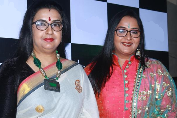 எம்.ஜி.ஆர்-ருடன் சகோதரி நடிகைகள் ராதா, அம்பிகா இணைந்து எடுத்துக்கொண்ட ...