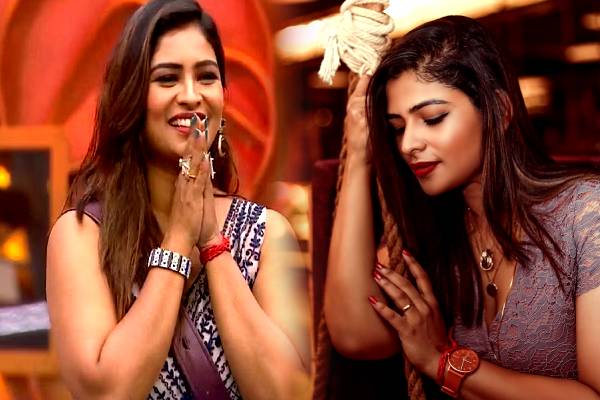 கலர் கலர் ரிபன் கட்டி கிளாமர் புகைப்படம் வெளியிட்ட பிரபலம்! கழுவி ...