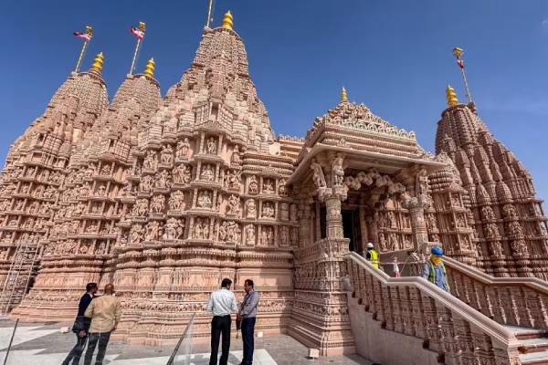 முஸ்லீம் நாட்டில் பிரம்மாண்ட இந்து கோவில் - திறந்து வைக்கும் பிரதமர் ...