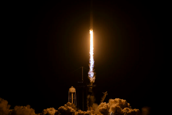 நான்கு விண்வெளி வீரர்களுடன் விண்ணில் ஏவப்பட்ட ஸ்பேஸ் எக்ஸ் விண்கலம் ...