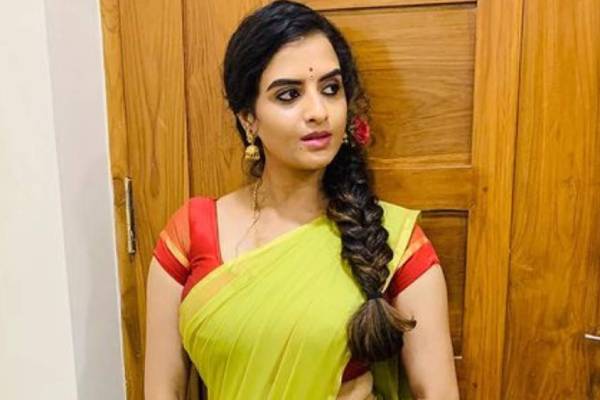 ராஜபார்வை சீரியல் புகழ் நடிகை ரஷ்மிகாவா இது?- ஹேர் ஸ்டைல் மாற்றி ஆளே ...