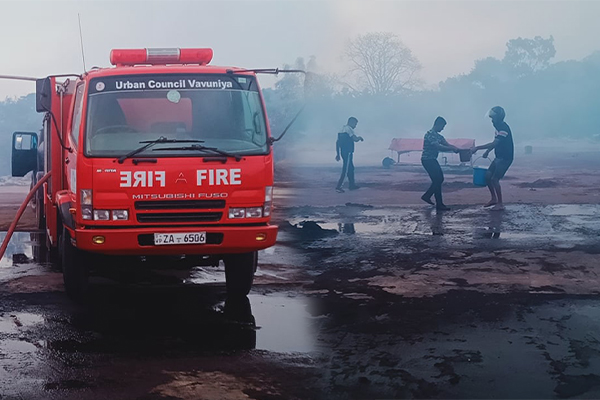 வவுனியா தும்புத் தொழிற்சாலையில் திடீர் தீ விபத்து(Photos) - தமிழ்வின்