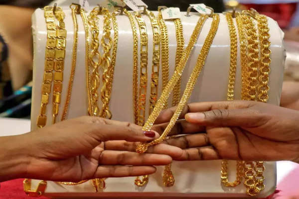 தங்கம் வாங்க காத்திருப்போருக்கு மகிழ்ச்சி தகவல் - விலையில் சடுதியான ...