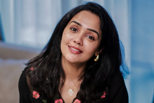 எங்கேயும் எப்போதும் பட நடிகை அனன்யாவின் லேட்டஸ்ட் போட்டோஷூட்...