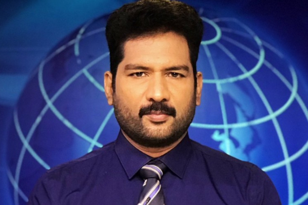 சன் டிவி செய்தி வாசிப்பாளர் சுரேஷின் மனைவி, மகள்களை பார்த்துள்ளீர்களா ...