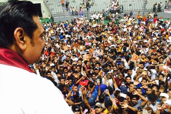 மகிந்த தலைமையில் பிரமாண்டமான மாநாடு: கொழும்பில் குவியும் தொண்டர்கள் ...