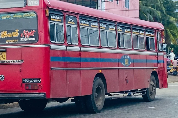 தூக்கி வீசப்பட்ட இ.போ.ச நடத்துனர் மரணம் - ஜே.வி.பி நியூஸ்