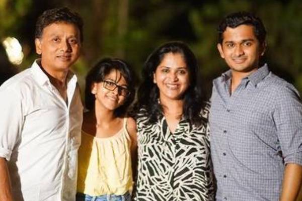 சூப்பர் சிங்கர் புகழ் பாடகர் உன்னி கிருஷ்ணன் தனது மகளுக்காக செய்த அழகிய ...