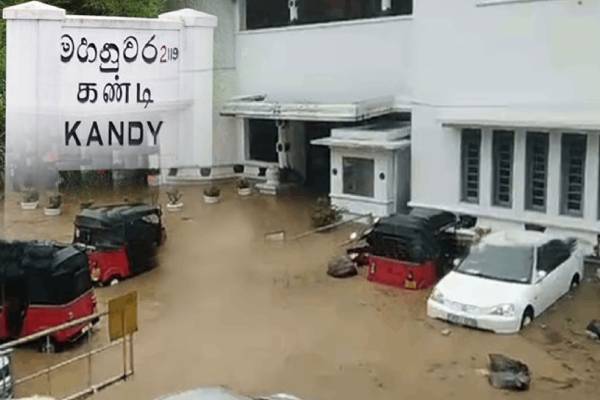 கண்டியில் கடும் மழை: வெள்ளத்தில் மூழ்கிய தொடருந்து நிலையம் - ஐபிசி தமிழ்