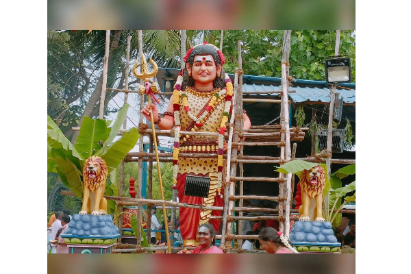 18 அடி உயரத்தில் நித்தியின் புதிய சிலைக்கு கும்பாபிஷேகம் ...