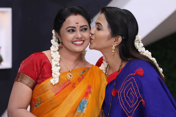 44 வயதில் திருமணம் செய்த பிரபல நடிகை - அட இவங்களா..! - தமிழ்நாடு