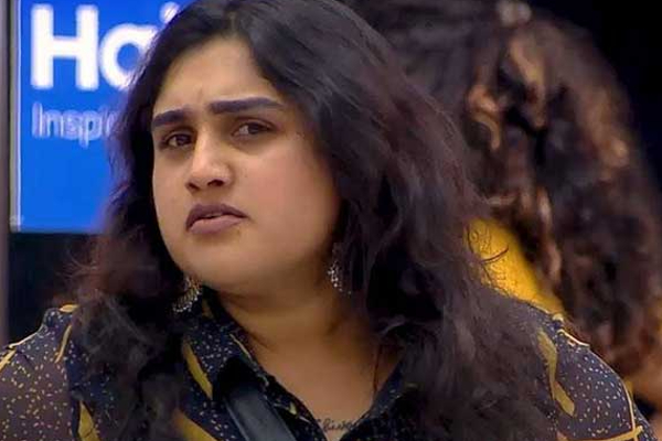 இவங்க தான் பிக் பாஸ் 6 வனிதா போல.. இவங்க கிட்ட யாரும் வாயை கொடுக்காதீங்க