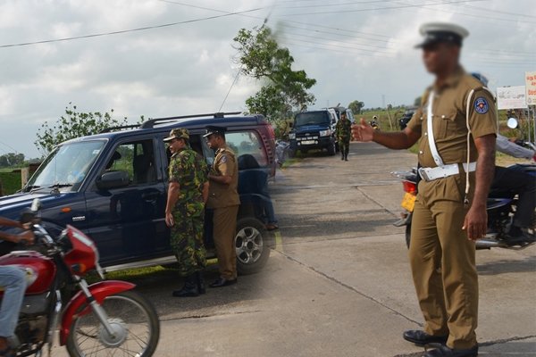 காதலியை பார்க்க சென்ற பொலிஸ் அதிகாரிக்கு நேர்ந்த கதி - தமிழ்வின்