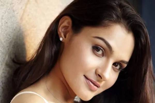 Andrea: காதலர் தினத்தில் முன்னாள் காதலருக்கு ஆண்ட்ரியா போட்ட பதிவு ... - மனிதன்