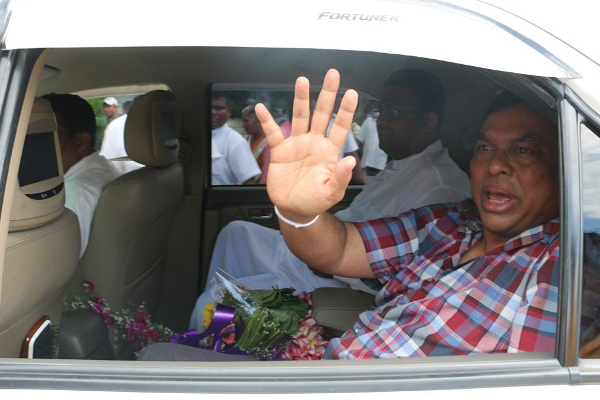 மொட்டு கட்சிக்குள் மோதல் - நாட்டை விட்டு வெளியேறும் பசில் - தமிழ்வின்