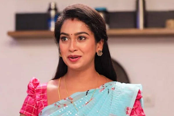 சீரியலில் மட்டும் தான் ஹோம்லியா? ஈரமான ரோஜாவே ஸ்வாதியின் படுகிளாமர் போட்டோ