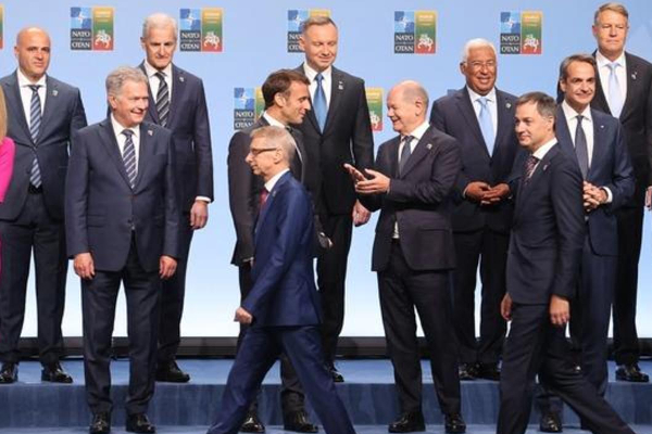 போர் முடிந்தவுடன் நேட்டோவில் இணையவுள்ள உக்ரைன் - ஐபிசி தமிழ்