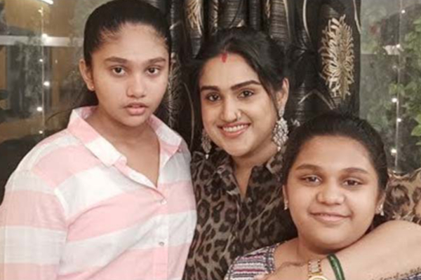 நடிகை வனிதாவின் இரண்டாவது மகளா இது? அழகில் அம்மாவையே மிஞ்சிட்டாரே - மனிதன்