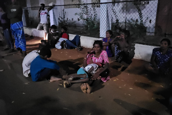 யாழில் பெண்கள் குழந்தைகள் மீது ஈவிரக்கமின்றி தாக்குதல்; நள்ளிரவில் ...