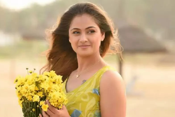 48 வயதாகும் நடிகை சிம்ரனின் சொத்து மதிப்பு.. எவ்வளவு தெரியுமா